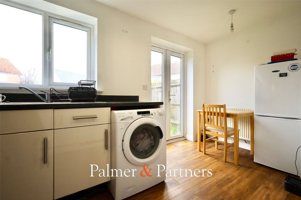 Cross Road, Clacton-On-Sea, Essex CO16, 2 bed terraced house for sale ...