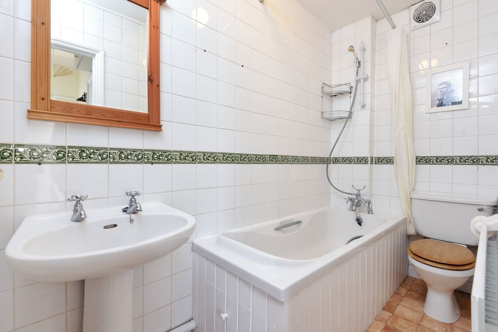 Werter Road, Putney, London SW15, 2 bed property to rent, £2,200 pcm ...