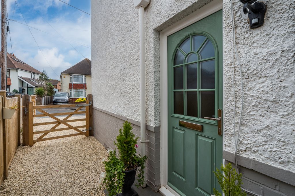 Seaview Estate, Netley Abbey SO31, 2 bed semi-detached house for sale ...
