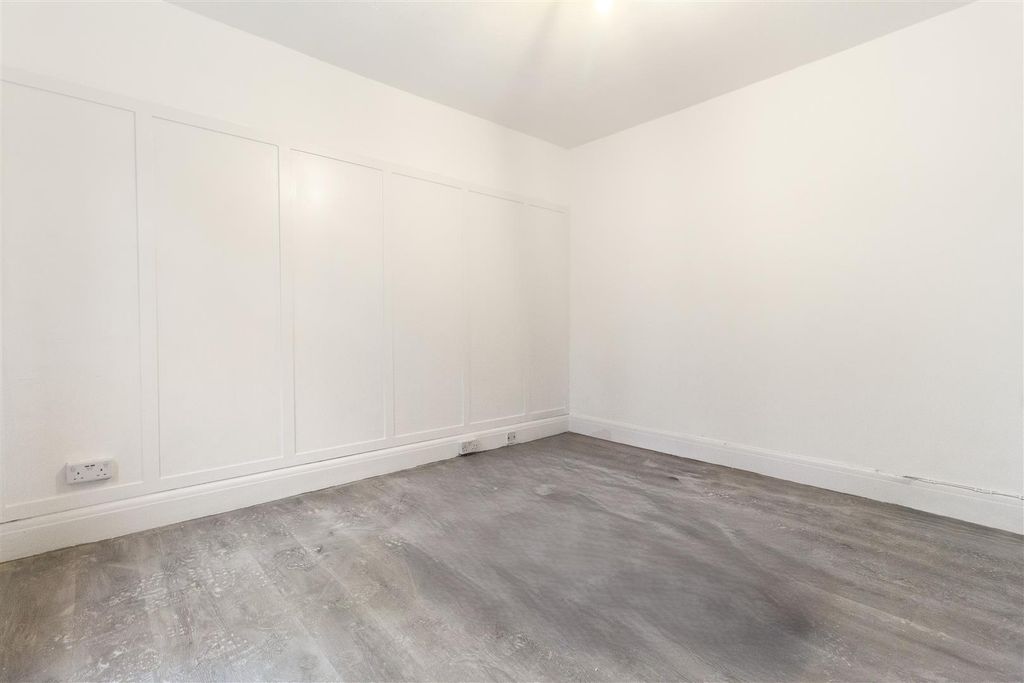Stanmer Park Road, Brighton BN1, 2 bed flat for sale, £240,000 ...