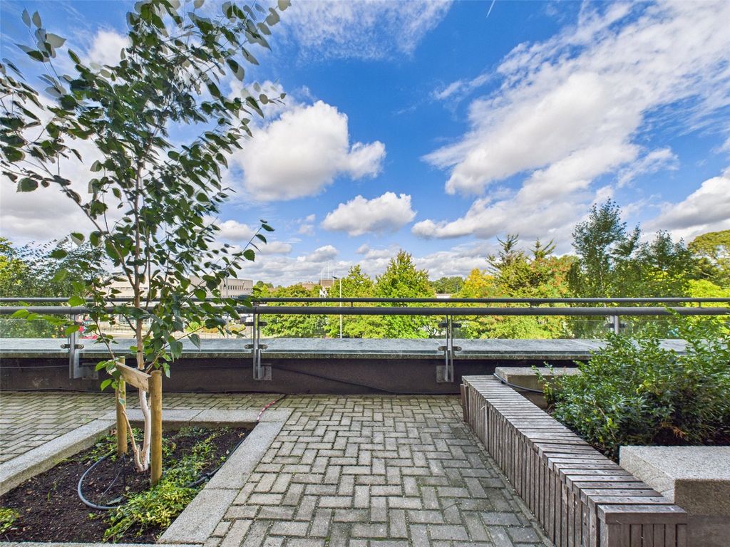 Axiom Apartments, Mercury Gardens, Romford RM1, 2 bed flat for sale, £ ...