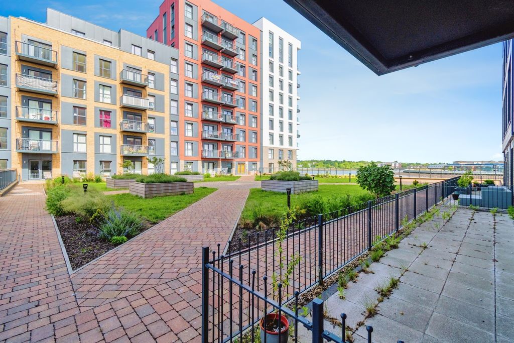 Meridian Way, Southampton SO14, 1 bed flat for sale, £175,000 ...