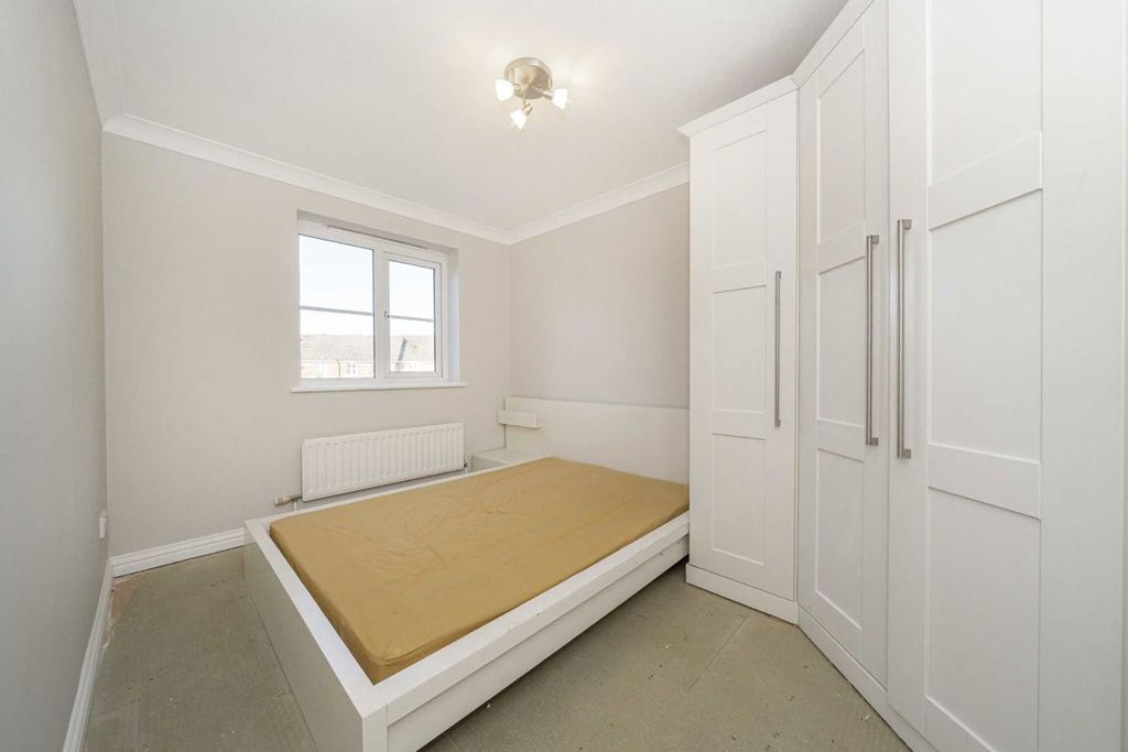 Grove Crescent, Hanworth TW13, 5 bed semi-detached house to rent, £ ...