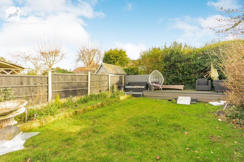 Victoria Avenue, Cheadle Hulme, Cheshire SK8, 4 bed detached house for ...