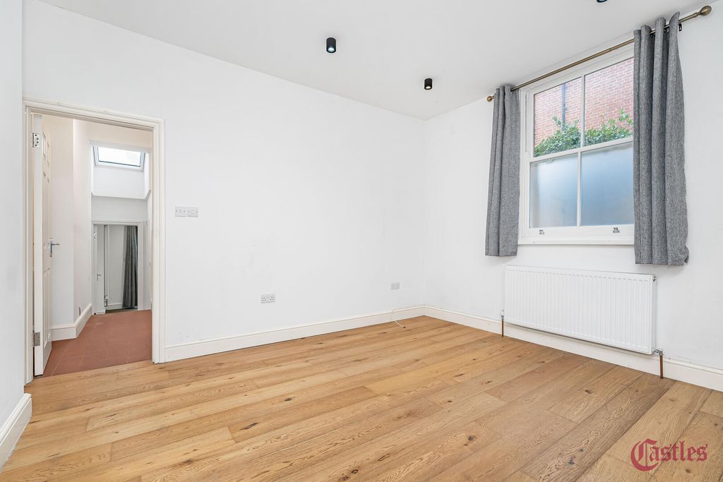 Crouch Hall Road N8, 2 bed flat for sale, £575,000 | PrimeLocation