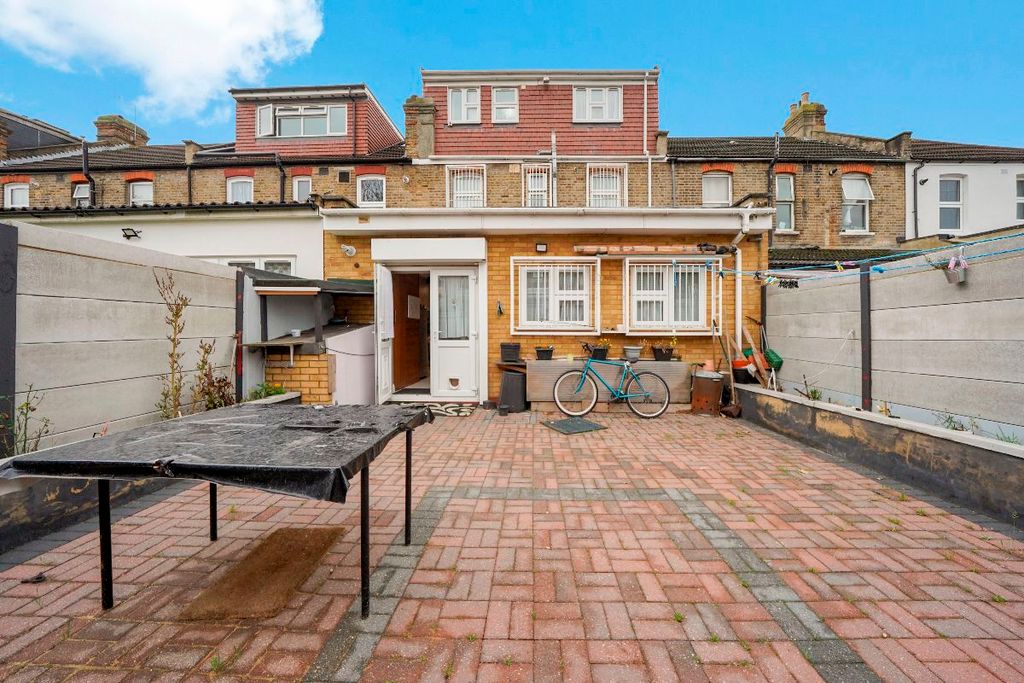 Castleton Road, Goodmayes IG3, 7 bed terraced house for sale, £850,000 ...
