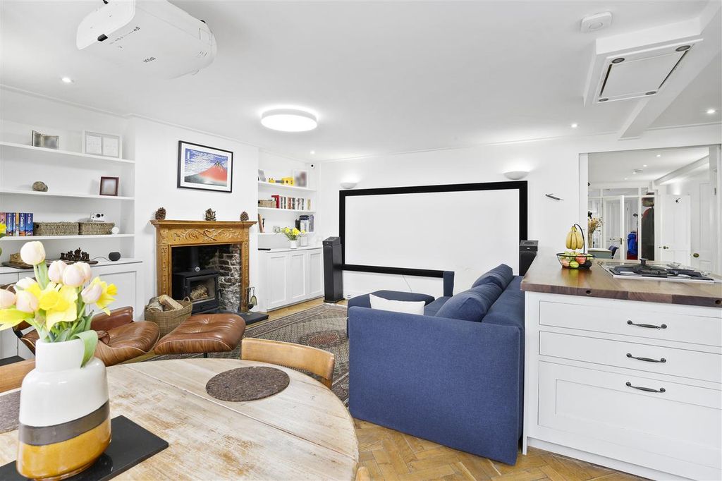 Carleton Road, London N7, 2 bed flat for sale, £900,000 | PrimeLocation