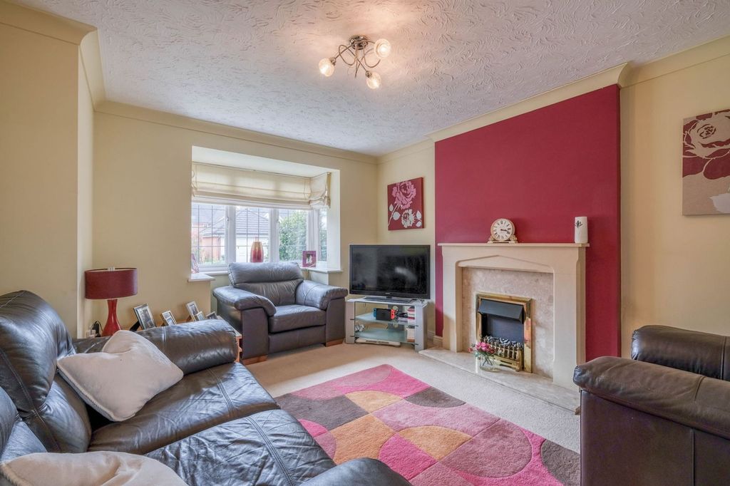 Bourne Close, Kington WR7, 3 bed detached house for sale, £340,000 ...