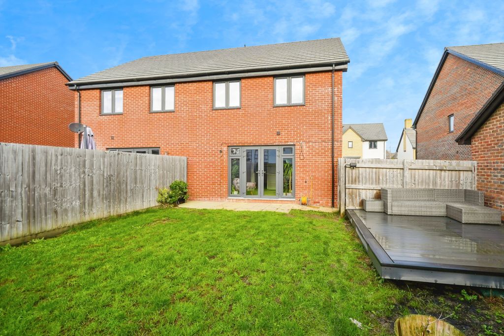Wheatfield Drive, Witney OX29, 3 bed semi-detached house for sale, £ ...