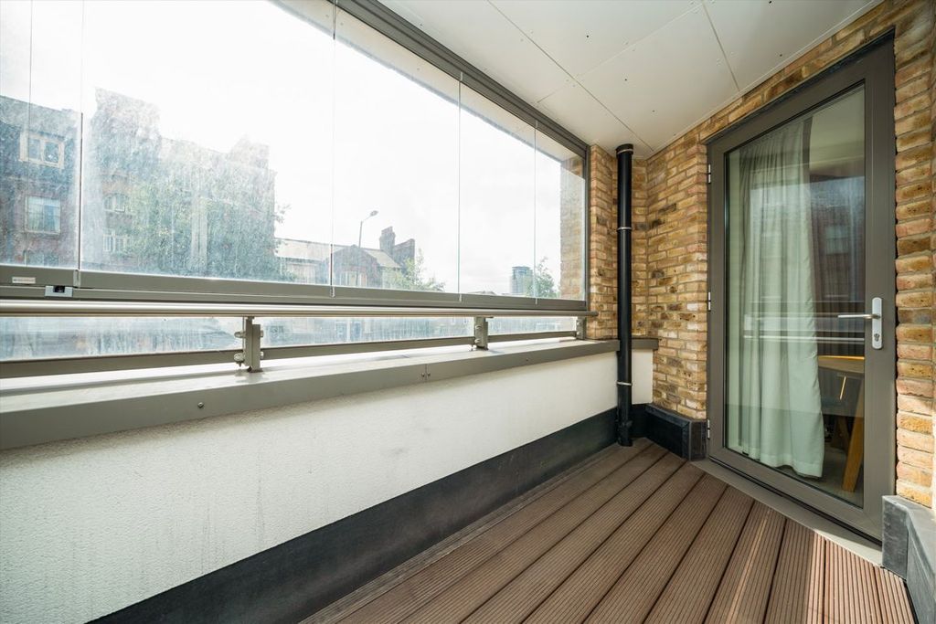 The Highway, Wapping E1W, 2 bed flat to rent, £2,799 pcm | PrimeLocation