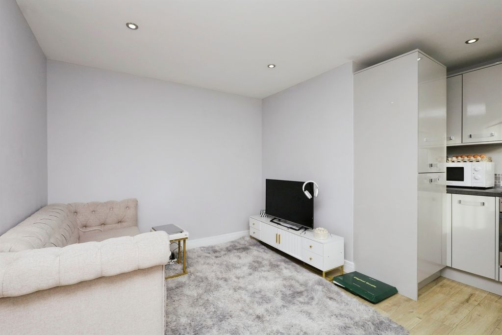 St. Leonards Road, Eastbourne BN21, 1 bed flat for sale, £155,000 ...