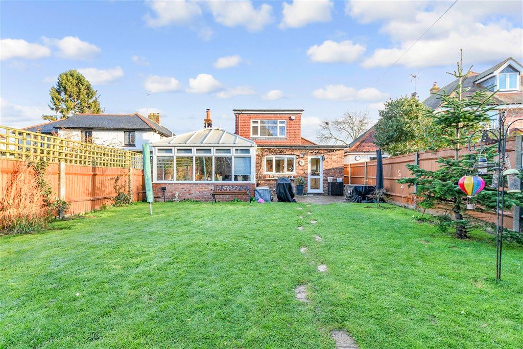 Norwood Lane, Meopham, Kent DA13, 4 bed detached bungalow for sale, £ ...