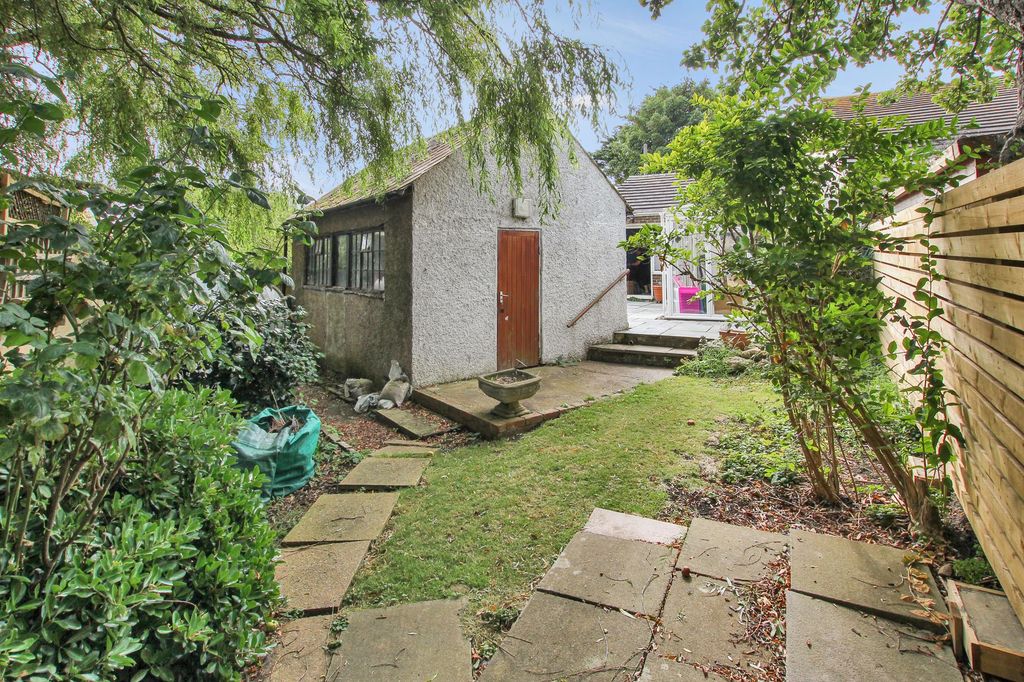 Sycamore Close, Dymchurch TN29, 4 bed semi-detached bungalow for sale ...
