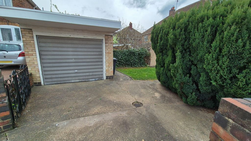 Plymouth Drive, Evington LE5, 3 bed semi-detached house for sale, £ ...