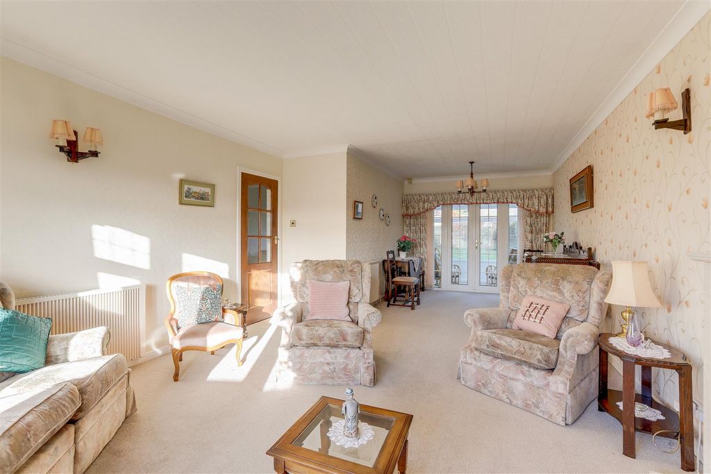 Maple Drive, Nuthall, Nottinghamshire NG16, 3 bed detached house for ...