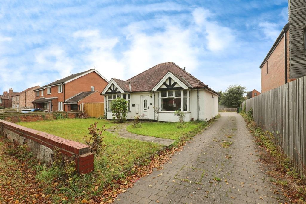 Beckfield Lane, York YO26, 4 bed bungalow for sale | PrimeLocation