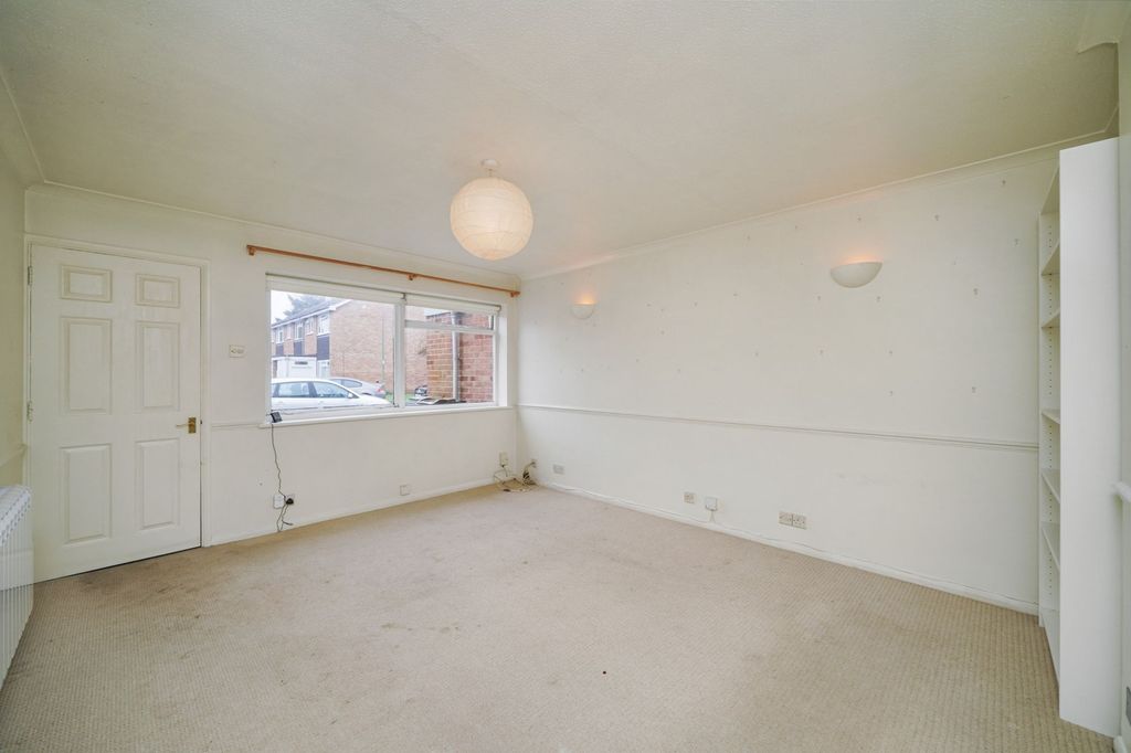 Willowhayne Drive, Walton-On-Thames KT12, 1 bed maisonette for sale, £ ...