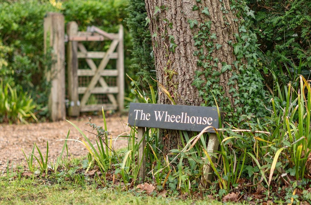 Smugglers Lane, Bosham PO18, 5 bed detached bungalow for sale, £ ...