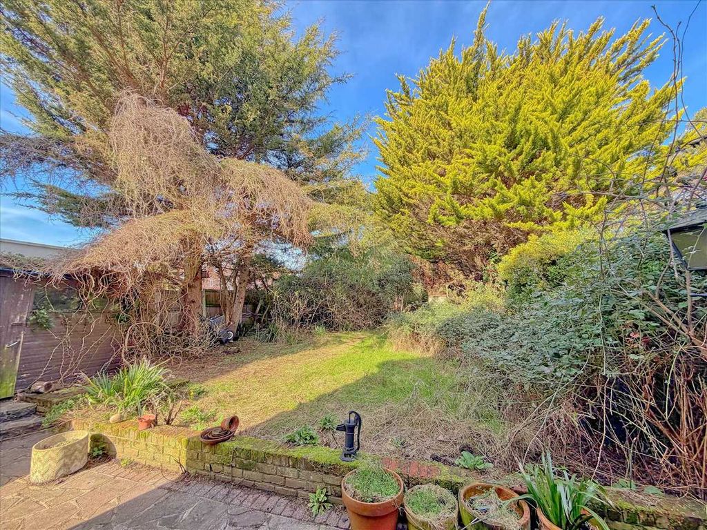 Naze Park Road, Walton On The Naze CO14, 4 bed semi-detached house for ...