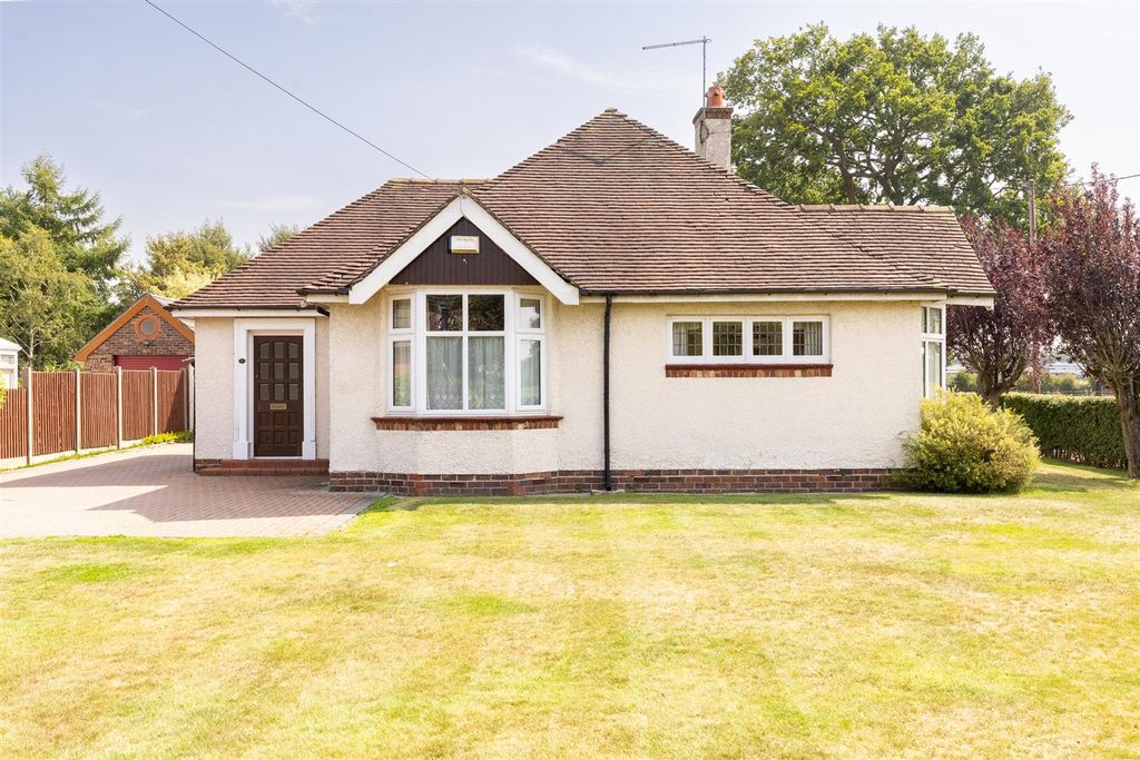 South Avenue, Haslington, Crewe CW1, 2 bed detached bungalow for sale ...