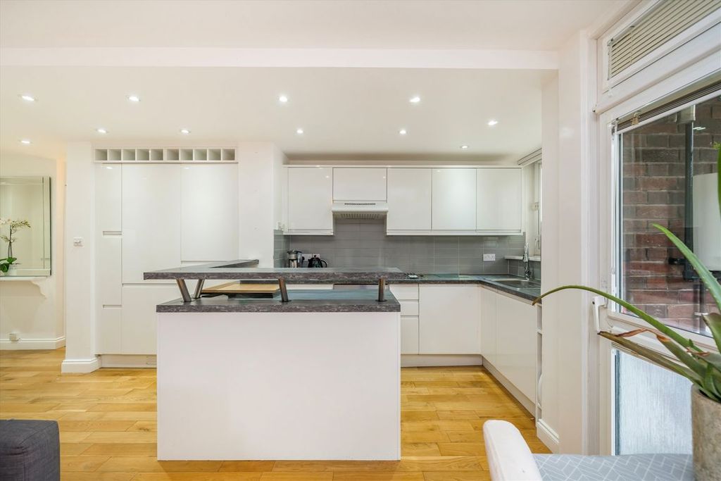 Baylis Road, Baylis Road SE1, 2 bed flat to rent, £2,700 pcm ...