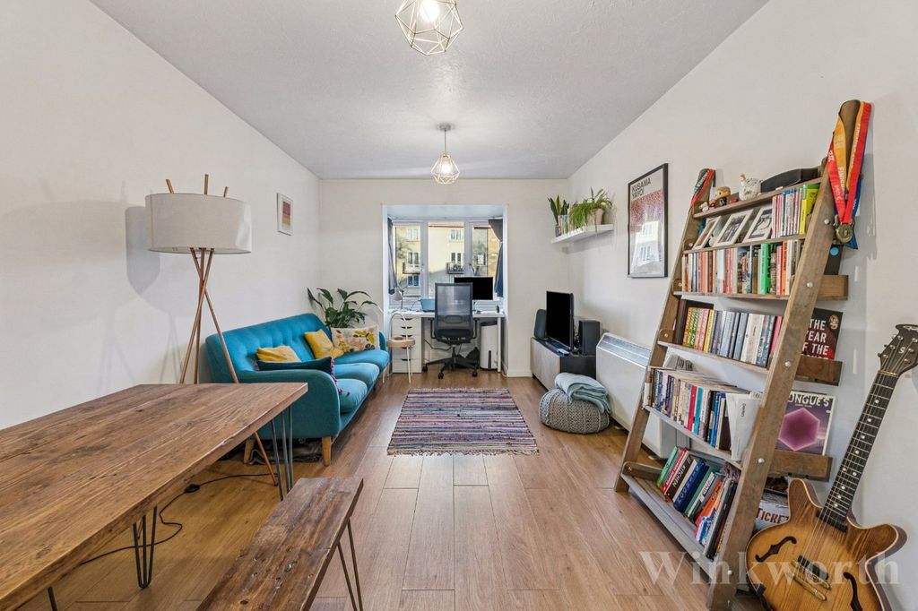 Sterling Gardens, London SE14, 1 bed flat for sale, £260,000 ...