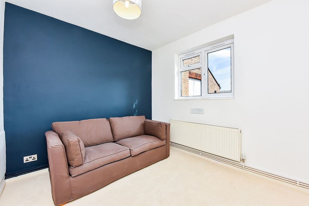 Burntwood Lane, London SW17, 2 bed flat to rent, £1,850 pcm | PrimeLocation