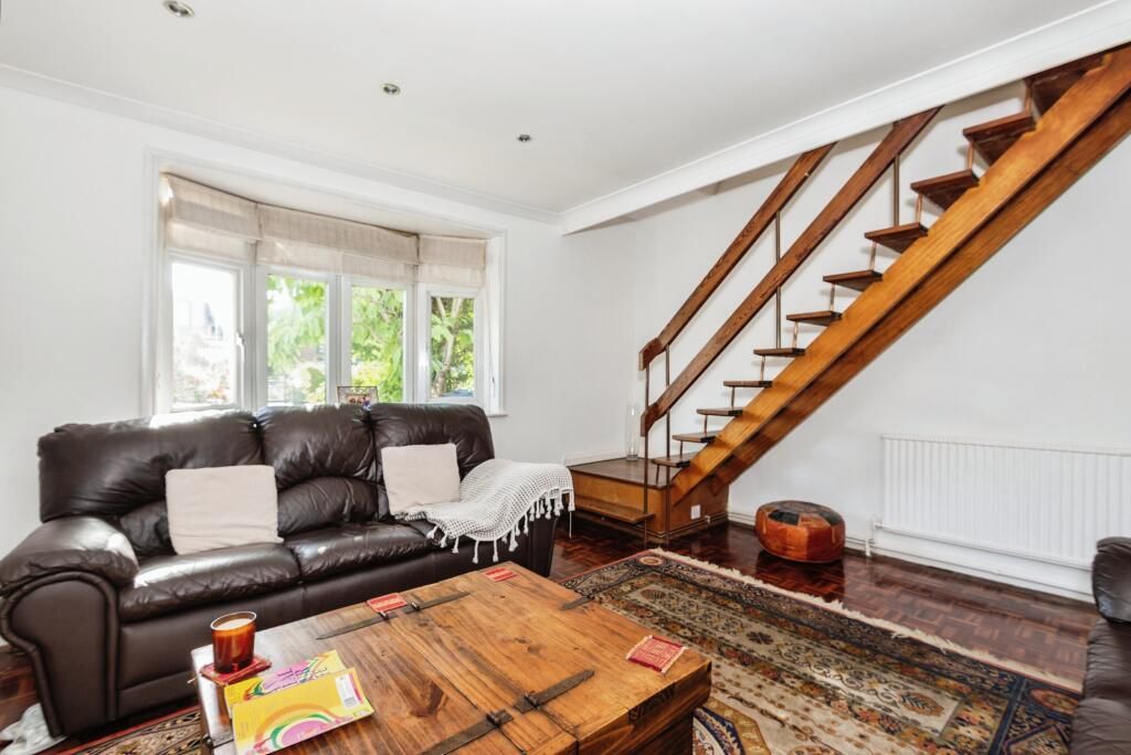 Kingston Road, Leatherhead KT22, 3 bed semi-detached house for sale, £ ...