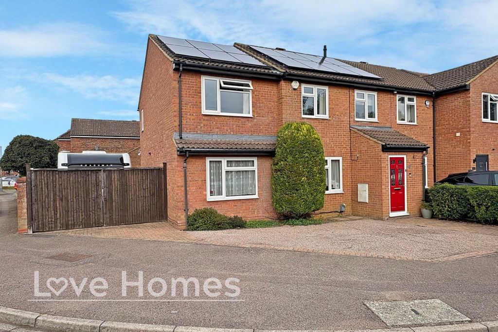 Compton Close, Flitwick MK45, 4 bed semi-detached house for sale, £ ...
