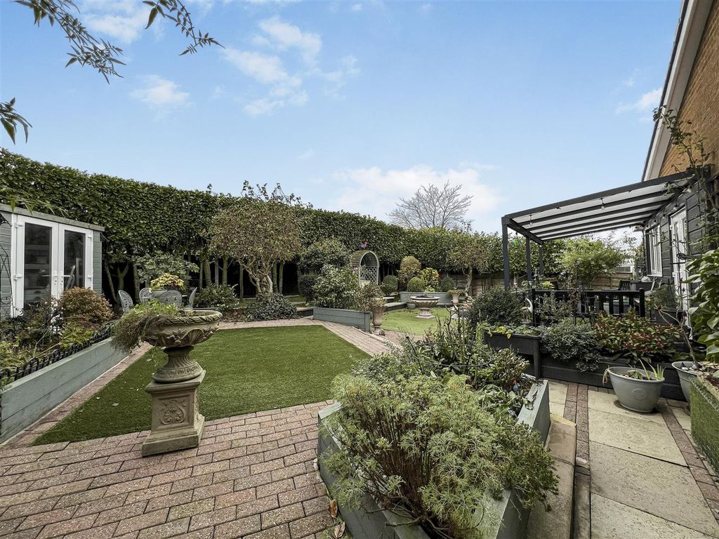 Thames Close, Congleton CW12, 3 bed detached bungalow for sale, £ ...
