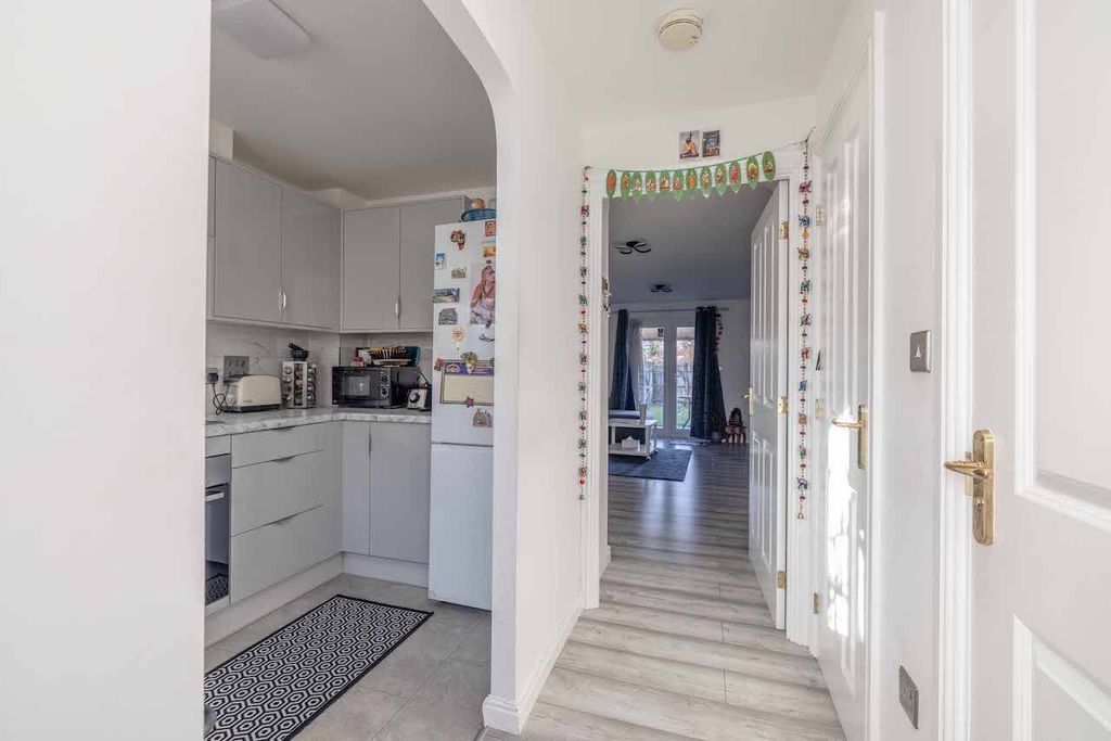 Bessemer Close, Slough SL3, 2 bed terraced house for sale, £420,000 ...