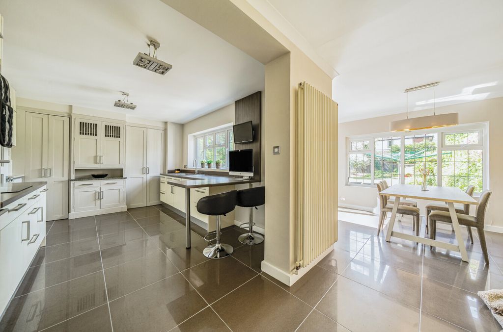 Guildford, Surrey GU1, 4 bed detached house for sale, £1,300,000 ...
