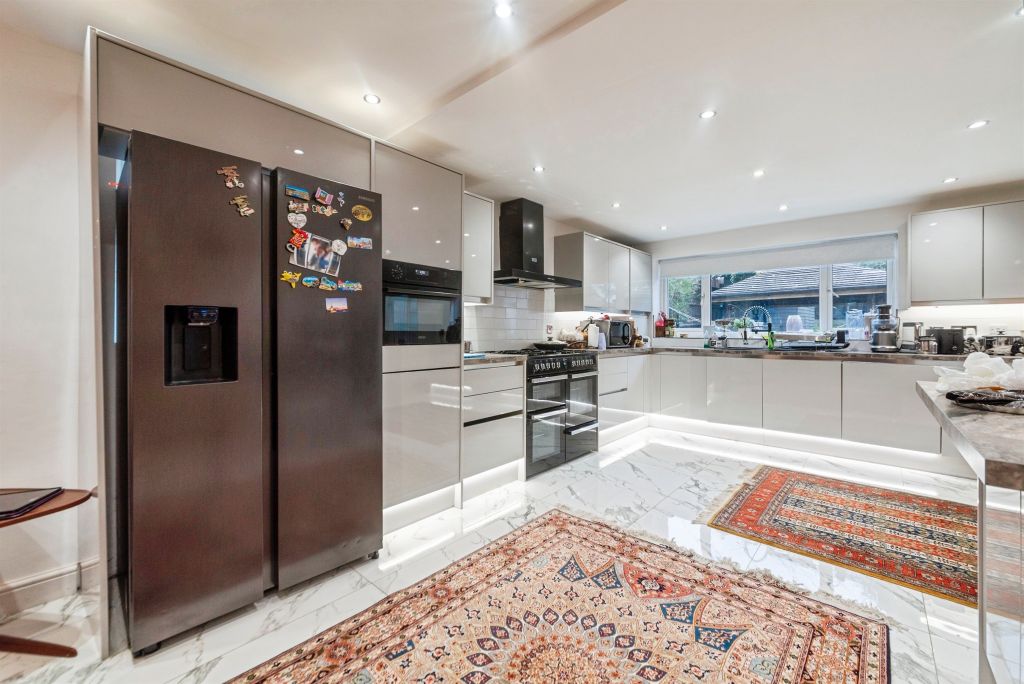 Fourth Avenue, Grantham NG31, 5 bed detached house for sale, £500,000 ...