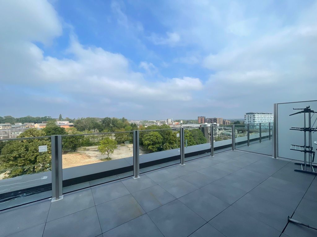 Caspian View, Milton Keynes MK3, 2 bed penthouse to rent, £1,500 pcm ...