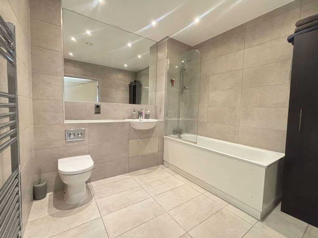 Arundel House, Thornbury Way, Walthamstow E17, 1 bed flat for sale, £ ...