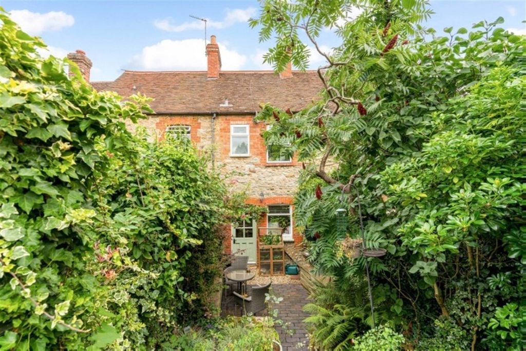 Wellington Street, Thame OX9, 2 bed terraced house to rent, £1,250 pcm ...