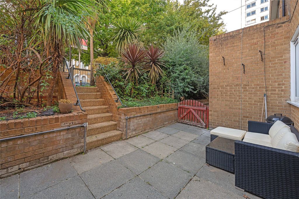 Walham Green Court, London SW6, 2 bed flat for sale, £590,000 ...