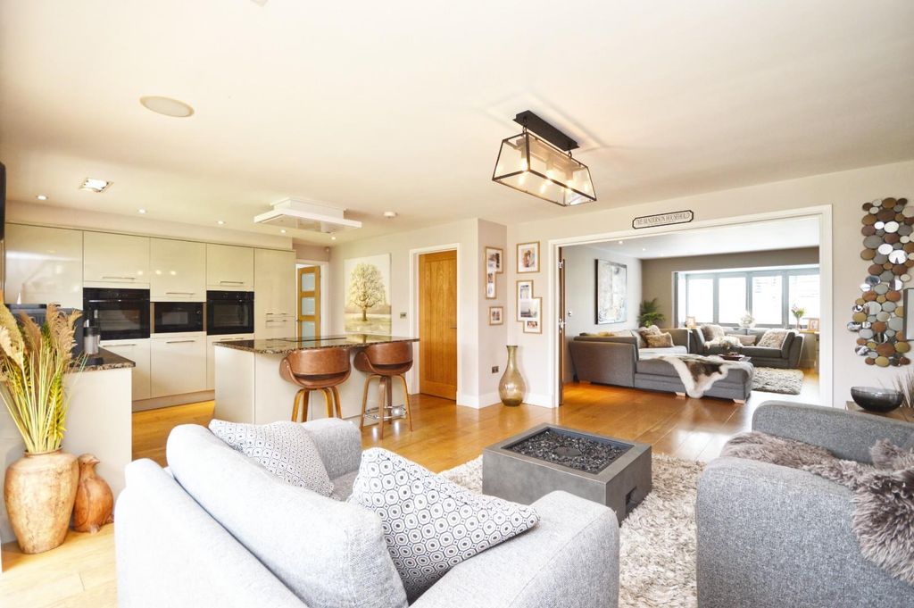 Bath Road, Longwell Green BS30, 6 bed detached house for sale, £800,000 ...