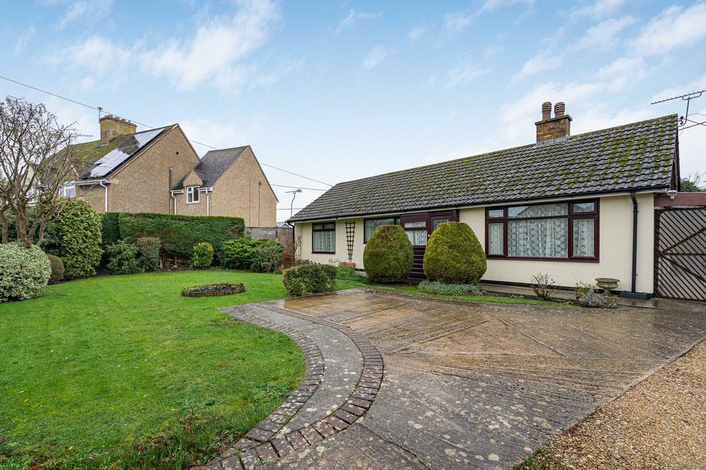 Norris Road, Upper Arncott OX25, 3 bed detached bungalow for sale, £ ...
