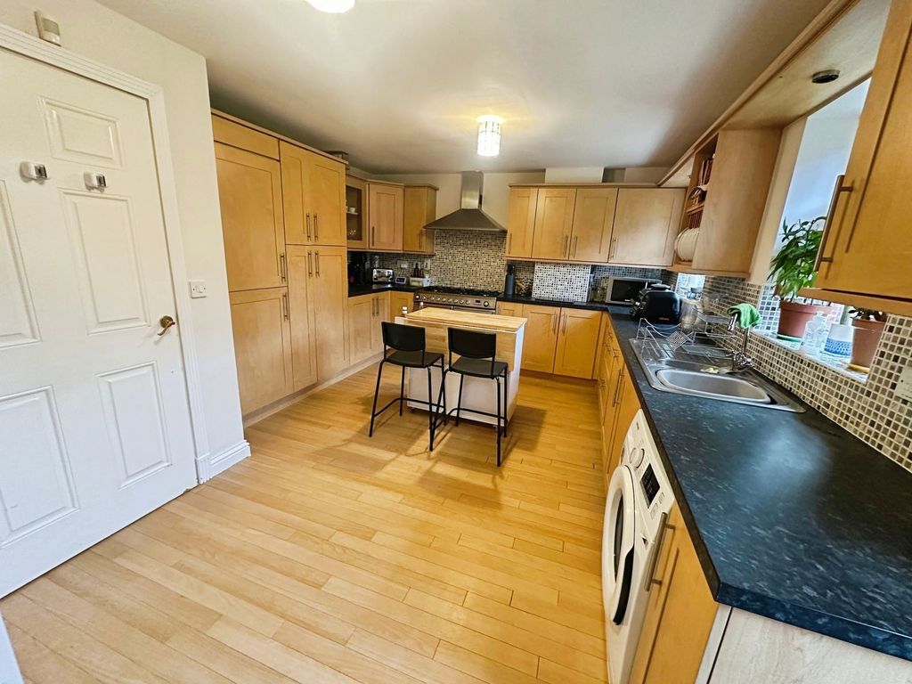 Navigation Drive, Glen Parva, Leicester LE2, 5 bed detached house for ...