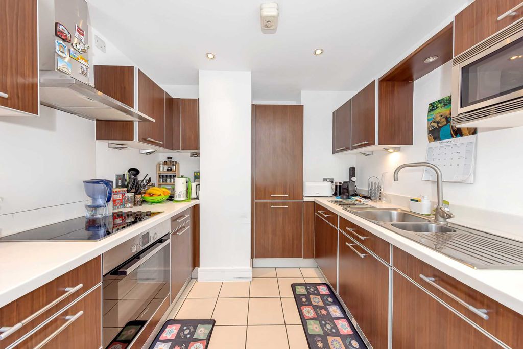 Albert Embankment, London SE1, 2 bed flat for sale, £750,000 ...