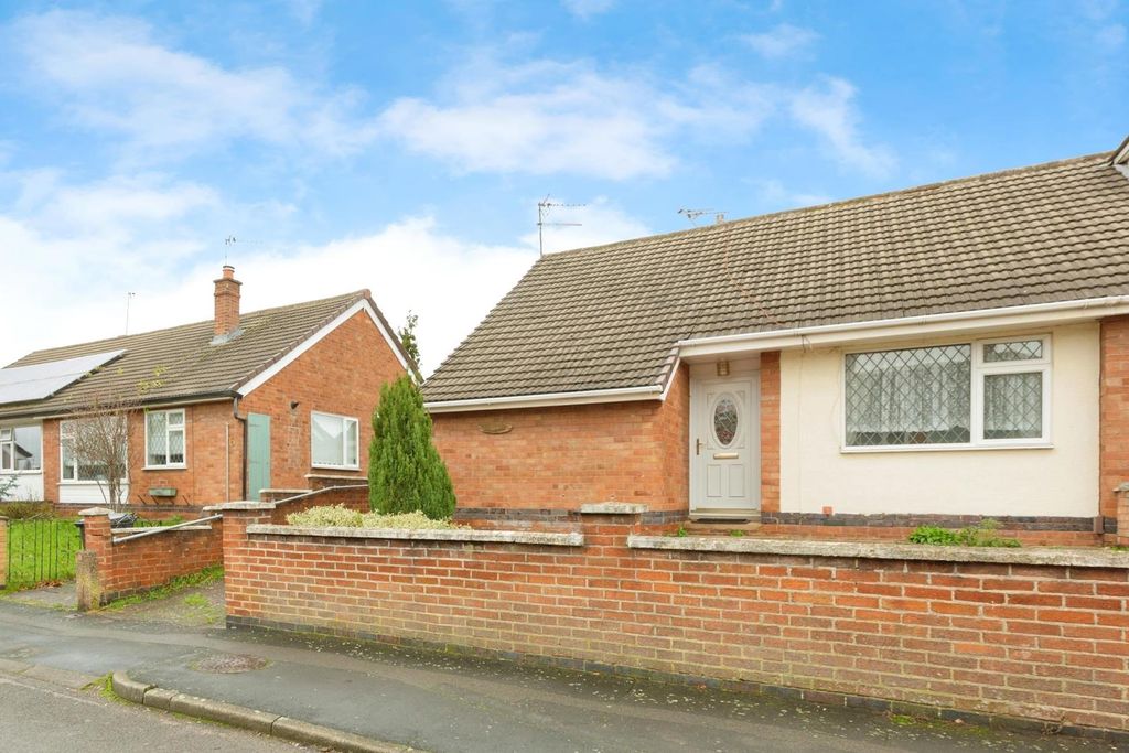 Dovedale Road, Leicester, Leicestershire LE4, 2 bed bungalow for sale ...