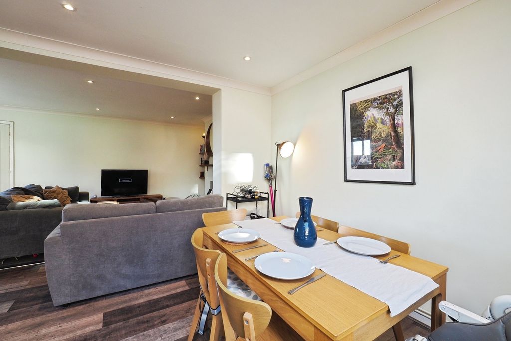 Mays Avenue, Nottingham, Nottinghamshire NG4, 3 bed semi-detached house ...