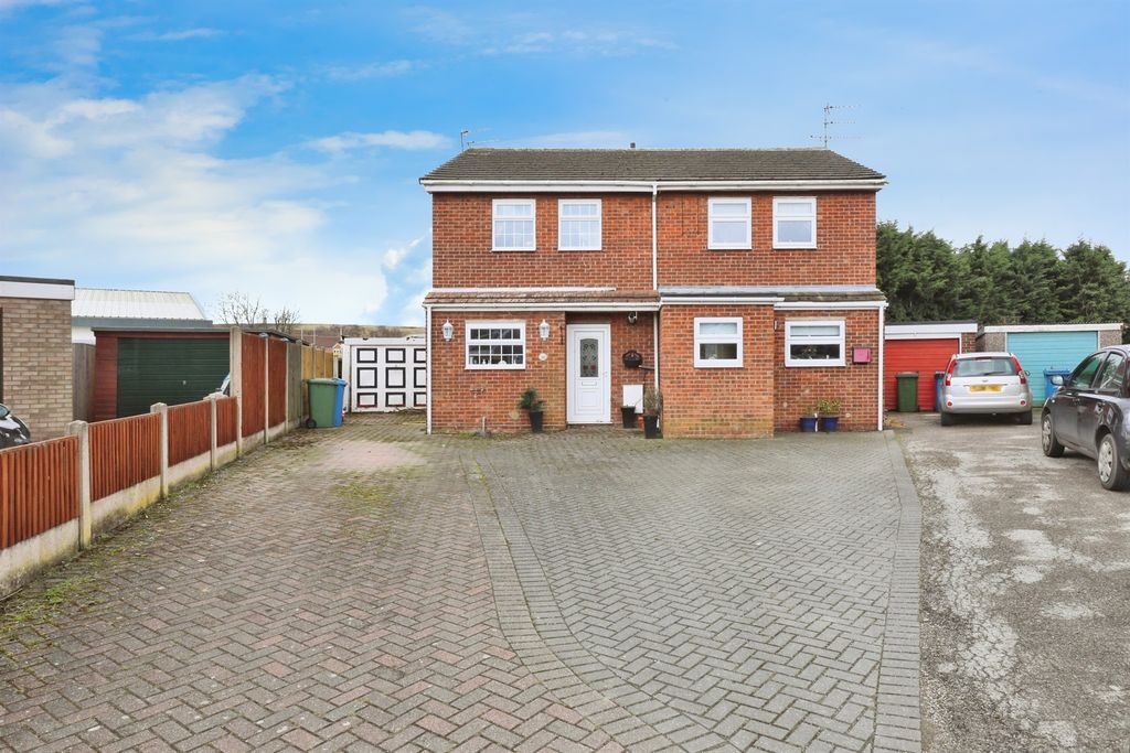 Mayfair Close, Harworth, Doncaster DN11, 3 bed semi-detached house for ...