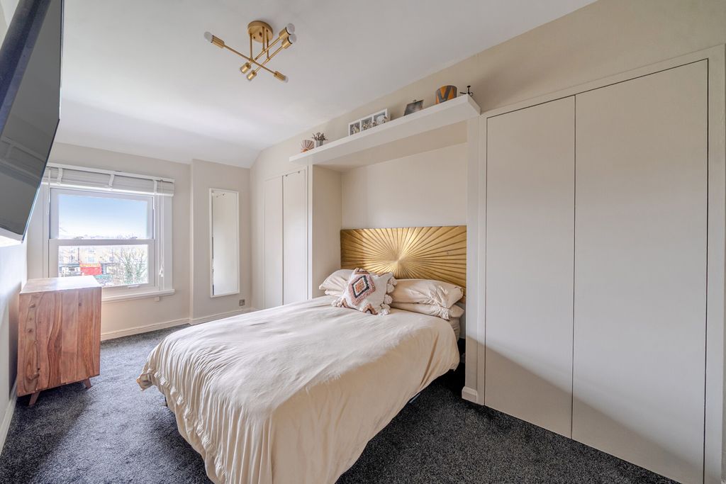 Burnt Ash Hill, Lee SE12, 1 bed flat for sale, £350,000 | PrimeLocation
