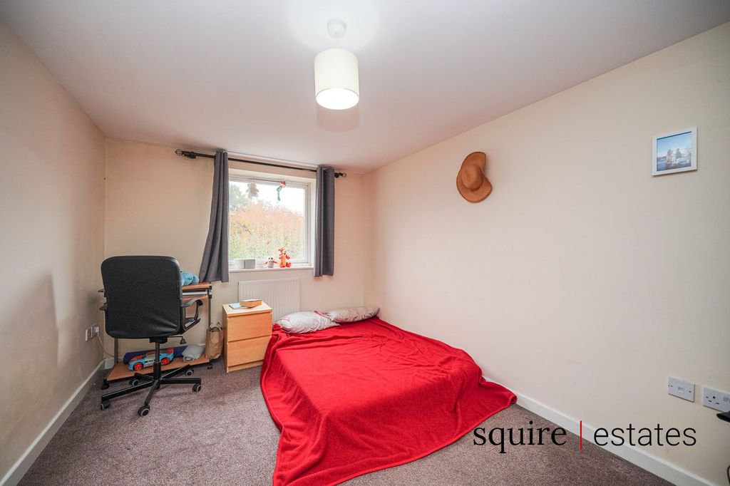 Bury Road, Gadebury Heights HP1, 2 bed flat for sale, £250,000 ...