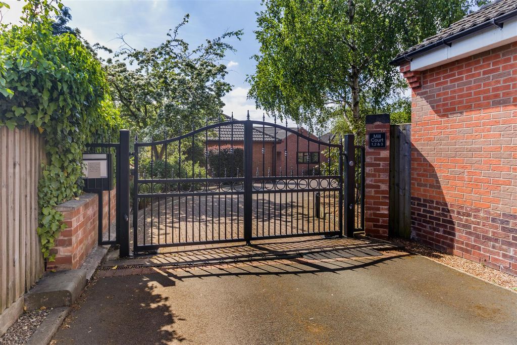Mill Court, Mansfield NG18, 5 bed detached bungalow for sale, £450,000 ...