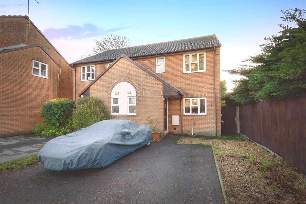 Lime Tree Close, Alderholt, Fordingbridge SP6, 3 bed semi-detached ...