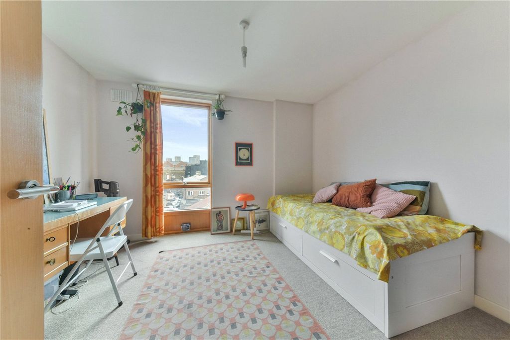 Biggs Square, Felstead Street, London E9, 2 bed flat for sale, £425,000 ...