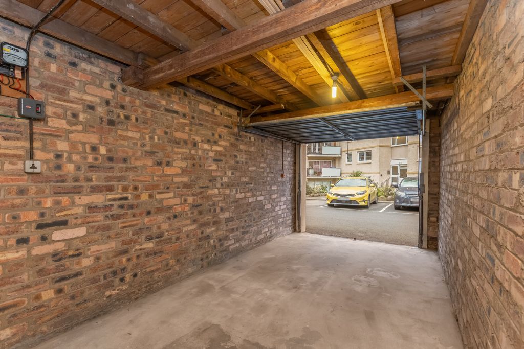 14 Queen's Park Court, Willowbrae, Edinburgh EH8, Property for sale, £ ...